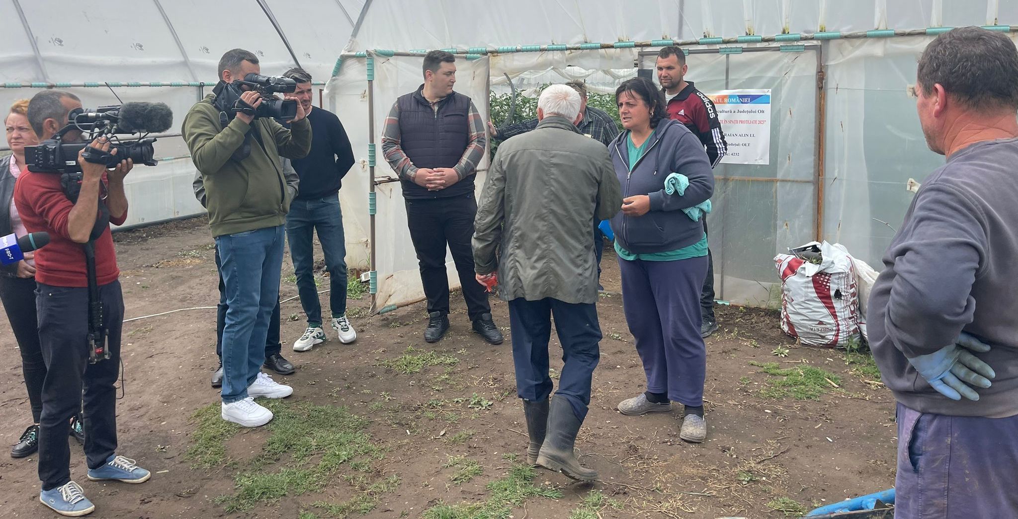 FOTO&VIDEO. Petre Daea vizită fulger la Izbiceni. Controlul, după o ... FOTO&VIDEO. Petre Daea vizită fulger la Izbiceni. Controlul, după o ...